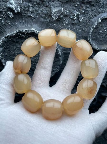 羚羊角手串真假鉴别_羚羊角手串怎么盘玩-第1张图片-山城妙识 羚羊角手串真假鉴别_羚羊角手串怎么盘玩-第1张图片-山城妙识