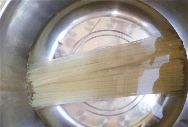 干米线怎么泡才筋道_干米线泡多久不会断-第1张图片-山城妙识 干米线怎么泡才筋道_干米线泡多久不会断-第1张图片-山城妙识