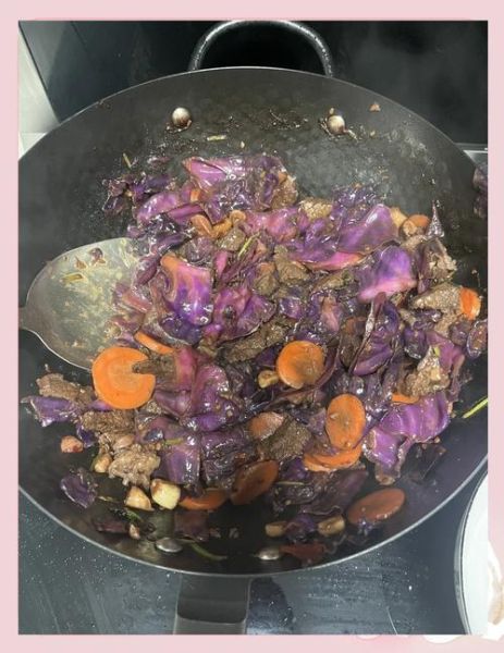 甘蓝炒肉怎么做好吃_甘蓝炒肉的家常做法-第1张图片-山城妙识