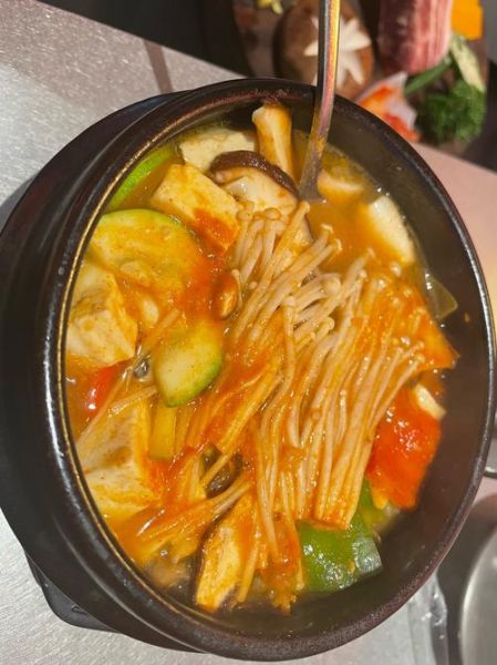 泡菜汤里放什么好吃_泡菜汤加什么食材更鲜-第1张图片-山城妙识 泡菜汤里放什么好吃_泡菜汤加什么食材更鲜-第1张图片-山城妙识