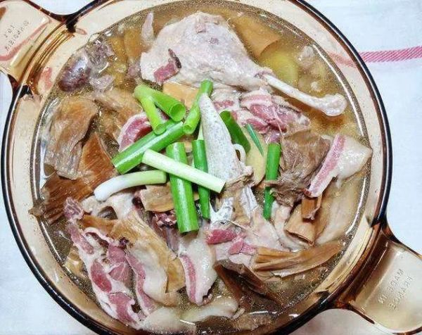 笋干老鸭煲的家常做法窍门_老鸭汤怎么炖才不腥-第1张图片-山城妙识 笋干老鸭煲的家常做法窍门_老鸭汤怎么炖才不腥-第1张图片-山城妙识
