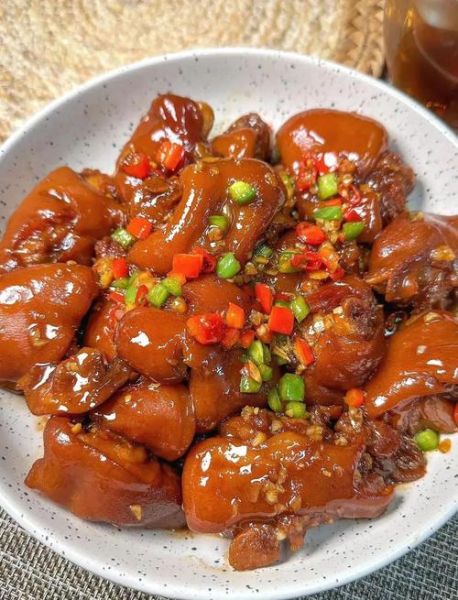 正宗秘制卤猪蹄的做法_家庭版卤猪蹄怎么做好吃-第1张图片-山城妙识