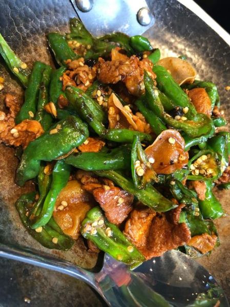 炒青菜用什么油好吃_哪种油炒青菜最香-第1张图片-山城妙识 炒青菜用什么油好吃_哪种油炒青菜最香-第1张图片-山城妙识