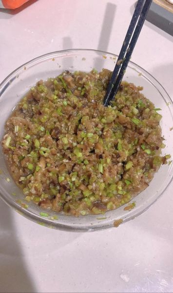 芹菜香菇猪肉饺子馅怎么做_芹菜香菇猪肉饺子馅的正宗做法-第1张图片-山城妙识