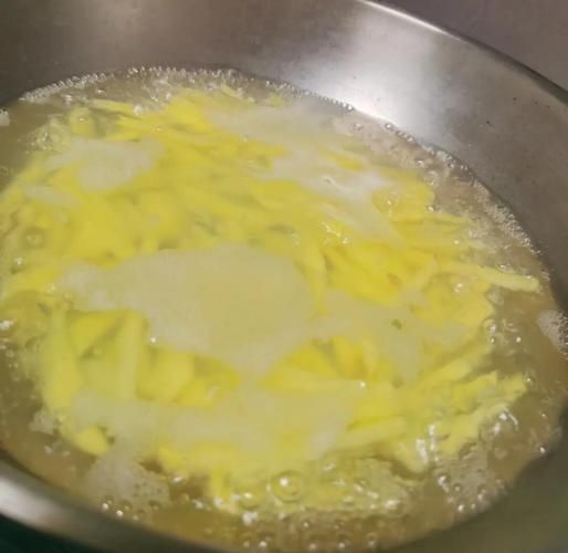 空气炸锅炸薯条怎么做_冷冻薯条需要解冻吗-第2张图片-山城妙识