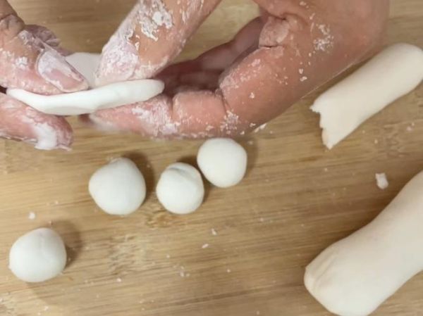 包汤圆怎么和面_包汤圆不破皮技巧-第2张图片-山城妙识 包汤圆怎么和面_包汤圆不破皮技巧-第2张图片-山城妙识