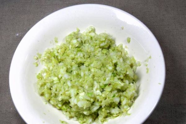 白菜馅饺子怎么拌馅不出水_白菜饺子馅不流水的秘诀-第2张图片-山城妙识 白菜馅饺子怎么拌馅不出水_白菜饺子馅不流水的秘诀-第2张图片-山城妙识
