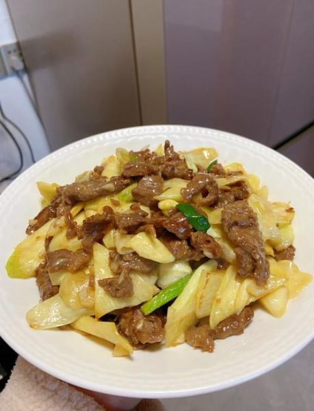 肉炒茭白要不要焯水_焯水后口感会变差吗-第1张图片-山城妙识 肉炒茭白要不要焯水_焯水后口感会变差吗-第1张图片-山城妙识