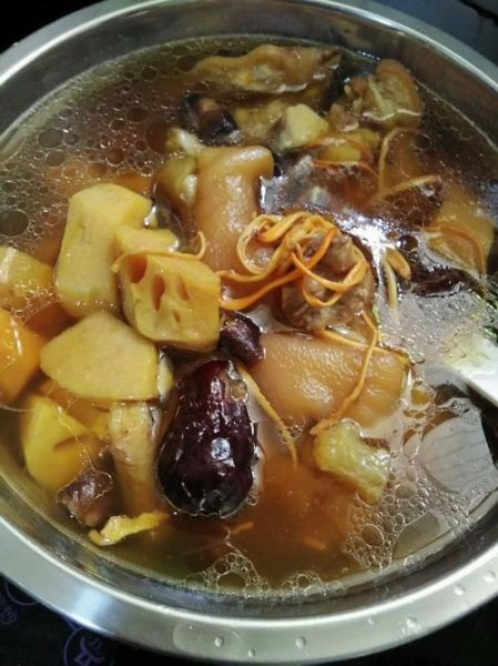 炖猪蹄汤放什么食材好_猪蹄汤加什么配料最香-第2张图片-山城妙识 炖猪蹄汤放什么食材好_猪蹄汤加什么配料最香-第2张图片-山城妙识