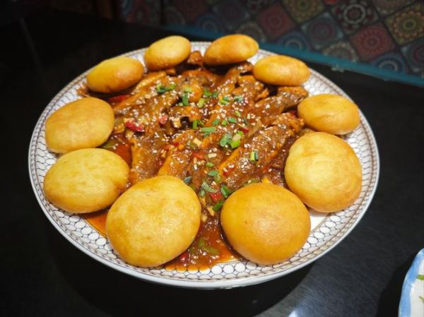 铁锅炖鱼贴饼子怎么做_贴饼子用什么面最好-第1张图片-山城妙识
