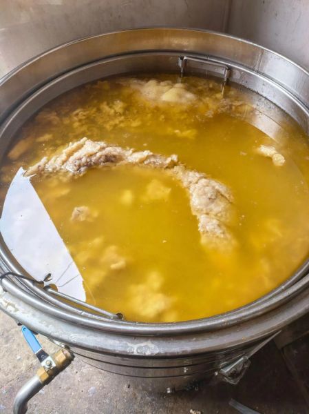 火锅高汤怎么熬会又香又浓_火锅高汤熬多久才够味-第1张图片-山城妙识