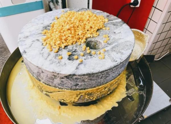 石磨玉米饼在哪里学_石磨玉米饼培训多少钱-第1张图片-山城妙识 石磨玉米饼在哪里学_石磨玉米饼培训多少钱-第1张图片-山城妙识