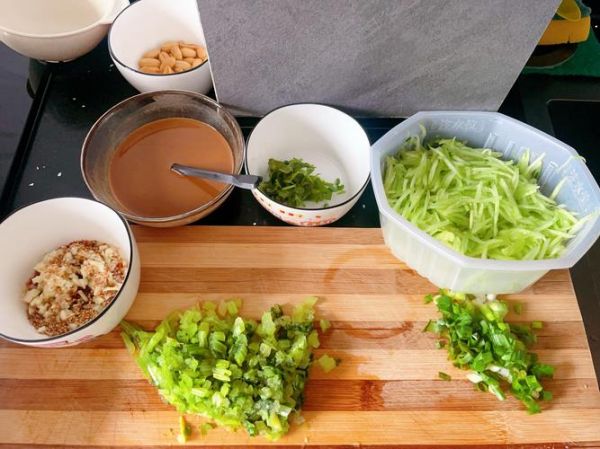 家庭版凉面怎么做_凉面酱汁怎么调-第2张图片-山城妙识