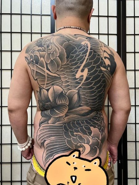 鲤鱼跳龙门纹身寓意_适合纹在哪里-第1张图片-山城妙识 鲤鱼跳龙门纹身寓意_适合纹在哪里-第1张图片-山城妙识