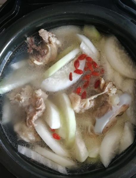 筒骨煲汤放什么材料好_筒骨汤怎么煲才奶白-第3张图片-山城妙识 筒骨煲汤放什么材料好_筒骨汤怎么煲才奶白-第3张图片-山城妙识