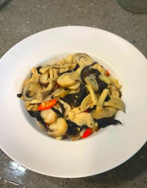 草菇炒肉怎么做_草菇炒肉热量高吗-第3张图片-山城妙识