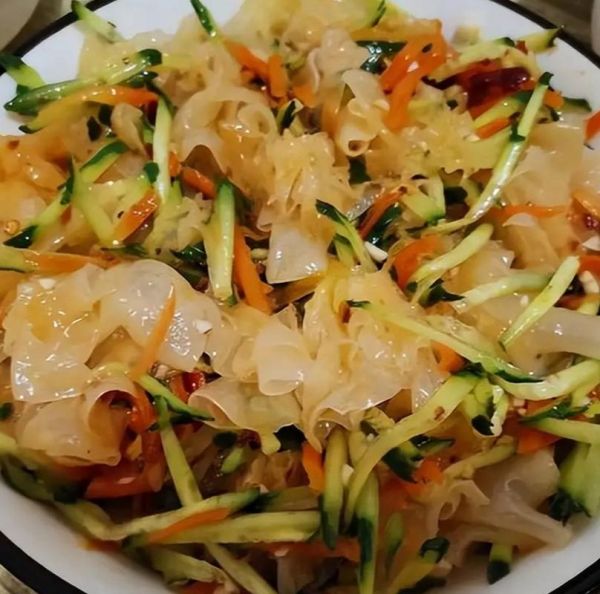 凉拌银耳黄瓜有毒吗_中毒真相-第2张图片-山城妙识