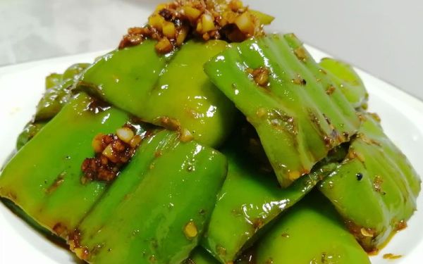 炸虎皮青椒怎么做_炸虎皮青椒需要焯水吗-第2张图片-山城妙识 炸虎皮青椒怎么做_炸虎皮青椒需要焯水吗-第2张图片-山城妙识