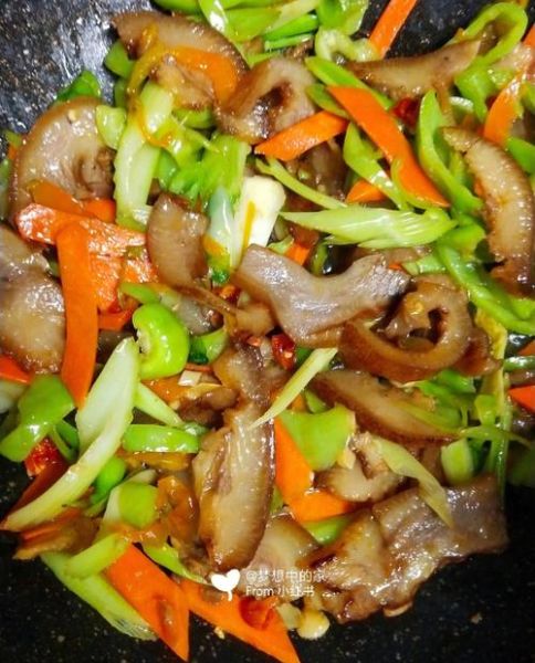 猪头肉炒辣椒怎么做_猪头肉炒辣椒家常做法-第3张图片-山城妙识 猪头肉炒辣椒怎么做_猪头肉炒辣椒家常做法-第3张图片-山城妙识