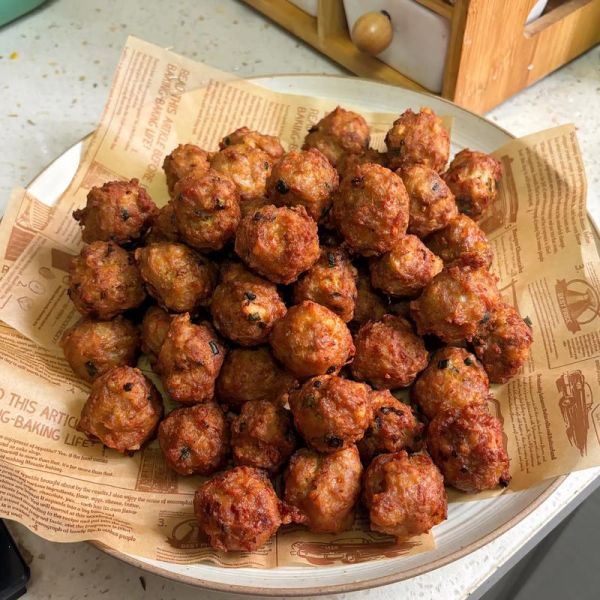 家常炸肉丸子用什么肉_炸肉丸子怎么调馅才酥脆-第1张图片-山城妙识 家常炸肉丸子用什么肉_炸肉丸子怎么调馅才酥脆-第1张图片-山城妙识