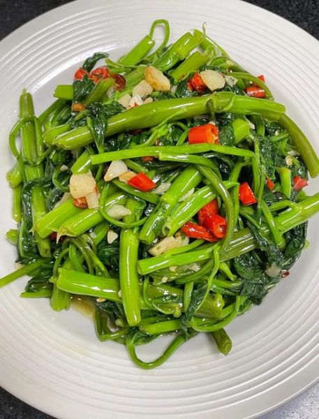 炒空心菜怎么炒不变色_空心菜不变色技巧-第2张图片-山城妙识 炒空心菜怎么炒不变色_空心菜不变色技巧-第2张图片-山城妙识