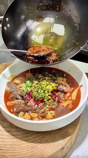 正宗毛血旺的家常做法_毛血旺怎么做才够麻辣-第1张图片-山城妙识