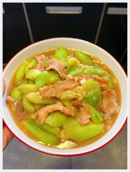 丝瓜炒肉片怎么做_丝瓜炒肉片的家常做法-第1张图片-山城妙识