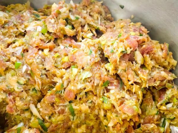猪肉大葱饺子馅怎么调才好吃_饺子馅调制的秘诀-第3张图片-山城妙识