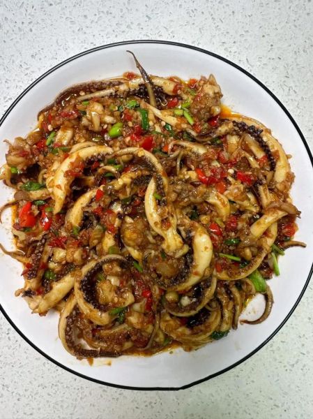 家常鱿鱼怎么做才嫩_家常鱿鱼焯水还是直接炒-第1张图片-山城妙识