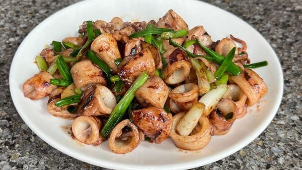 葱爆鱿鱼怎么炒才嫩_葱爆鱿鱼家常做法-第1张图片-山城妙识 葱爆鱿鱼怎么炒才嫩_葱爆鱿鱼家常做法-第1张图片-山城妙识