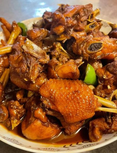 红烧鸡肉怎么做好吃_家常红烧鸡肉的做法-第1张图片-山城妙识