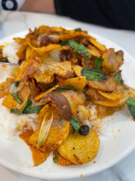 土豆回锅肉盖饭怎么做_土豆回锅肉盖饭热量高吗-第1张图片-山城妙识 土豆回锅肉盖饭怎么做_土豆回锅肉盖饭热量高吗-第1张图片-山城妙识