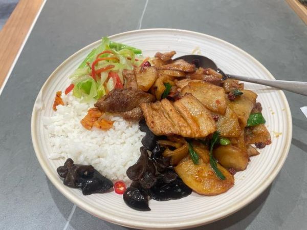 土豆回锅肉盖饭怎么做_土豆回锅肉盖饭热量高吗-第2张图片-山城妙识 土豆回锅肉盖饭怎么做_土豆回锅肉盖饭热量高吗-第2张图片-山城妙识