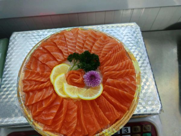 三文鱼片怎么做_如何切三文鱼生鱼片-第1张图片-山城妙识 三文鱼片怎么做_如何切三文鱼生鱼片-第1张图片-山城妙识