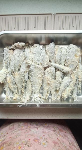 炸小鱼怎么炸才会酥_炸小鱼酥脆不腥的技巧-第1张图片-山城妙识