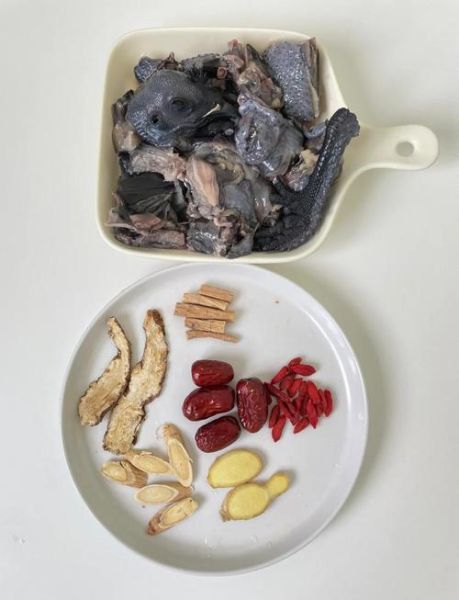 孕妇乌鸡汤怎么炖_孕妇喝乌鸡汤的禁忌-第2张图片-山城妙识 孕妇乌鸡汤怎么炖_孕妇喝乌鸡汤的禁忌-第2张图片-山城妙识