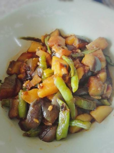 土豆豆角茄子炖肉怎么做_土豆豆角茄子炖肉的家常做法-第1张图片-山城妙识 土豆豆角茄子炖肉怎么做_土豆豆角茄子炖肉的家常做法-第1张图片-山城妙识