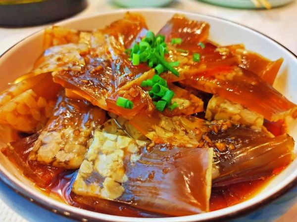 猪皮冻怎么做不腥_猪皮冻的家常做法步骤窍门-第3张图片-山城妙识