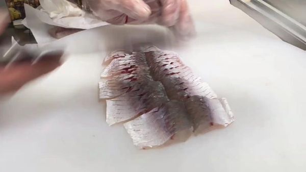 生鱼片怎么切_生鱼片怎么处理才安全-第2张图片-山城妙识 生鱼片怎么切_生鱼片怎么处理才安全-第2张图片-山城妙识