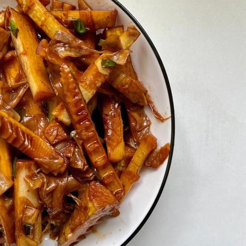 杭州油焖春笋怎么做_正宗油焖笋秘诀-第1张图片-山城妙识