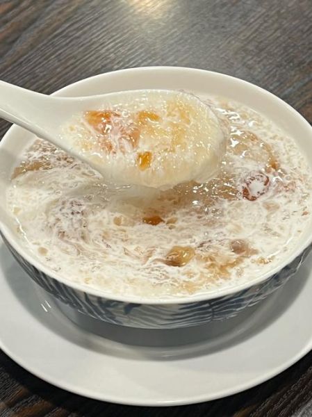 桃胶雪燕炖牛奶的功效_桃胶雪燕炖牛奶可以天天喝吗-第1张图片-山城妙识 桃胶雪燕炖牛奶的功效_桃胶雪燕炖牛奶可以天天喝吗-第1张图片-山城妙识