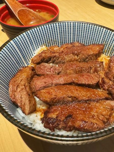 牛扒饭怎么做_牛扒饭热量高吗-第1张图片-山城妙识 牛扒饭怎么做_牛扒饭热量高吗-第1张图片-山城妙识