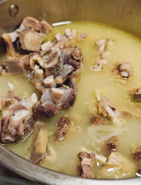 纯牛骨头汤怎么熬_牛骨头汤熬多久才白-第1张图片-山城妙识 纯牛骨头汤怎么熬_牛骨头汤熬多久才白-第1张图片-山城妙识