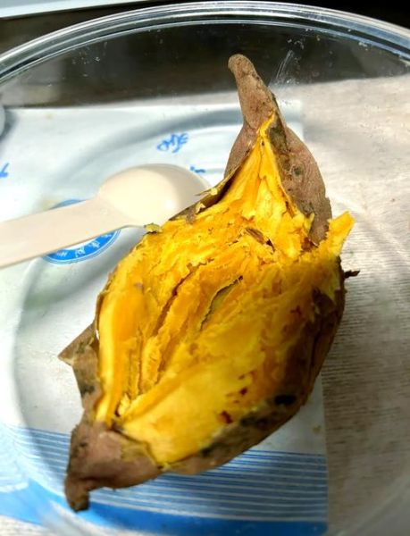 微波炉烤红薯用锡纸吗_正确做法与注意事项-第1张图片-山城妙识 微波炉烤红薯用锡纸吗_正确做法与注意事项-第1张图片-山城妙识