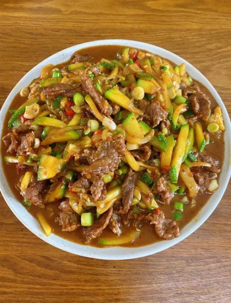 牛肉和什么蔬菜搭配最好_牛肉炒什么菜好吃又嫩-第1张图片-山城妙识 牛肉和什么蔬菜搭配最好_牛肉炒什么菜好吃又嫩-第1张图片-山城妙识