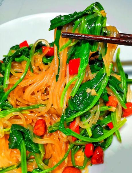 菠菜拌粉丝怎么做_菠菜拌粉丝需要焯水吗-第1张图片-山城妙识 菠菜拌粉丝怎么做_菠菜拌粉丝需要焯水吗-第1张图片-山城妙识