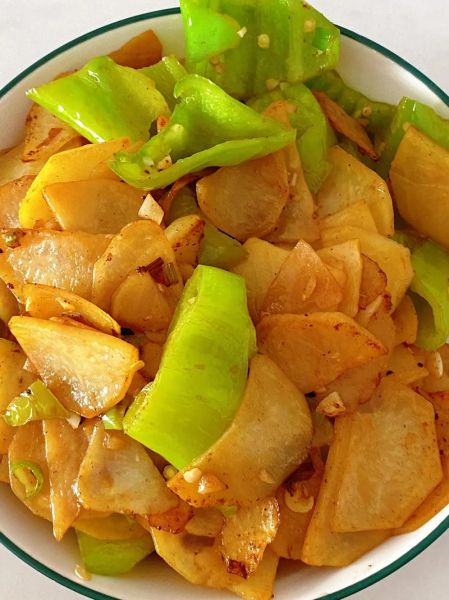 尖椒土豆片怎么做好吃_尖椒土豆片家常做法-第1张图片-山城妙识