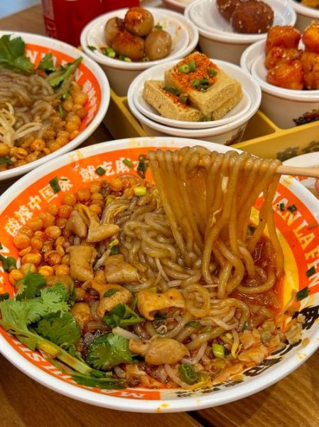 学小吃酸辣粉去哪里学_酸辣粉学费多少钱-第3张图片-山城妙识 学小吃酸辣粉去哪里学_酸辣粉学费多少钱-第3张图片-山城妙识