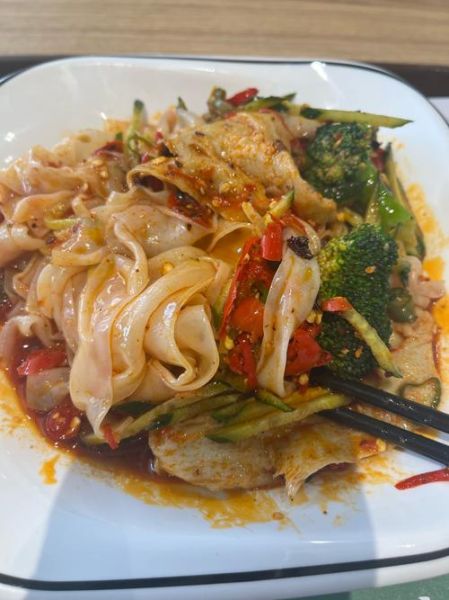 凉皮怎么做_凉皮需要哪些材料-第1张图片-山城妙识 凉皮怎么做_凉皮需要哪些材料-第1张图片-山城妙识