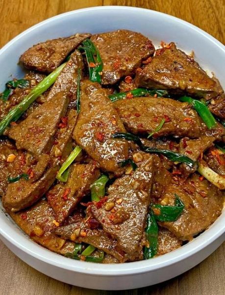 爆炒猪肝怎么做才好吃_猪肝嫩滑不腥的秘诀-第1张图片-山城妙识